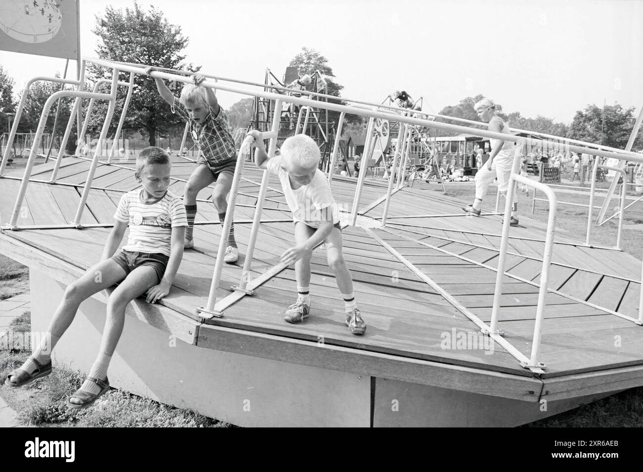 Children playing in the largest playground in the Netherlands ...