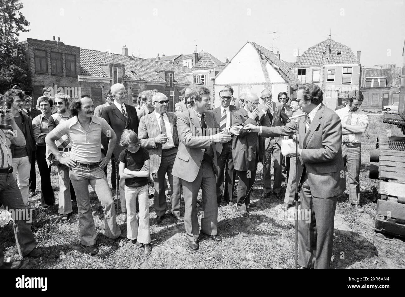 First pile rose arbor hi-res stock photography and images - Alamy