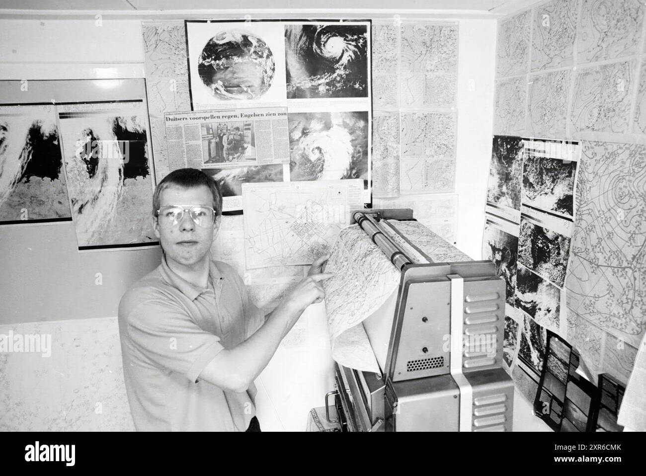 Weatherman Groenland Heemskerk, at weather map printer, Heemskerk, 25 ...