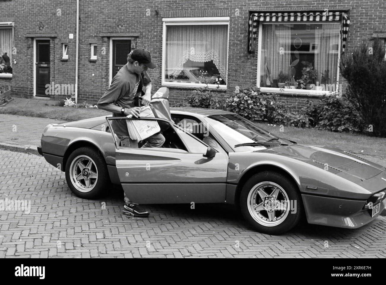 Newspaper deliverer with Ferrari, 23-09-1993, Whizgle Dutch News ...