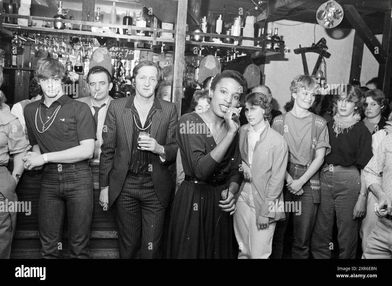 Bar monopole hi-res stock photography and images - Alamy