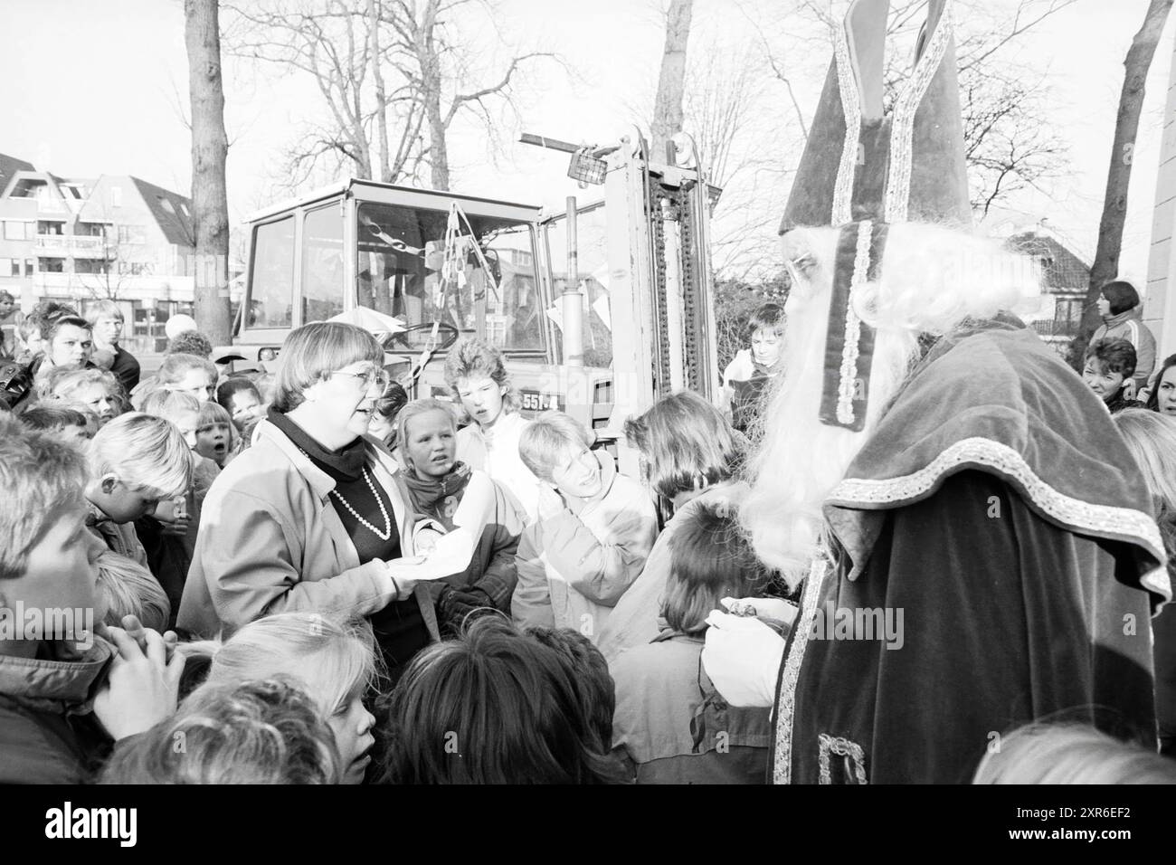 Sinterklaas action rembrandt school schools hi-res stock photography ...