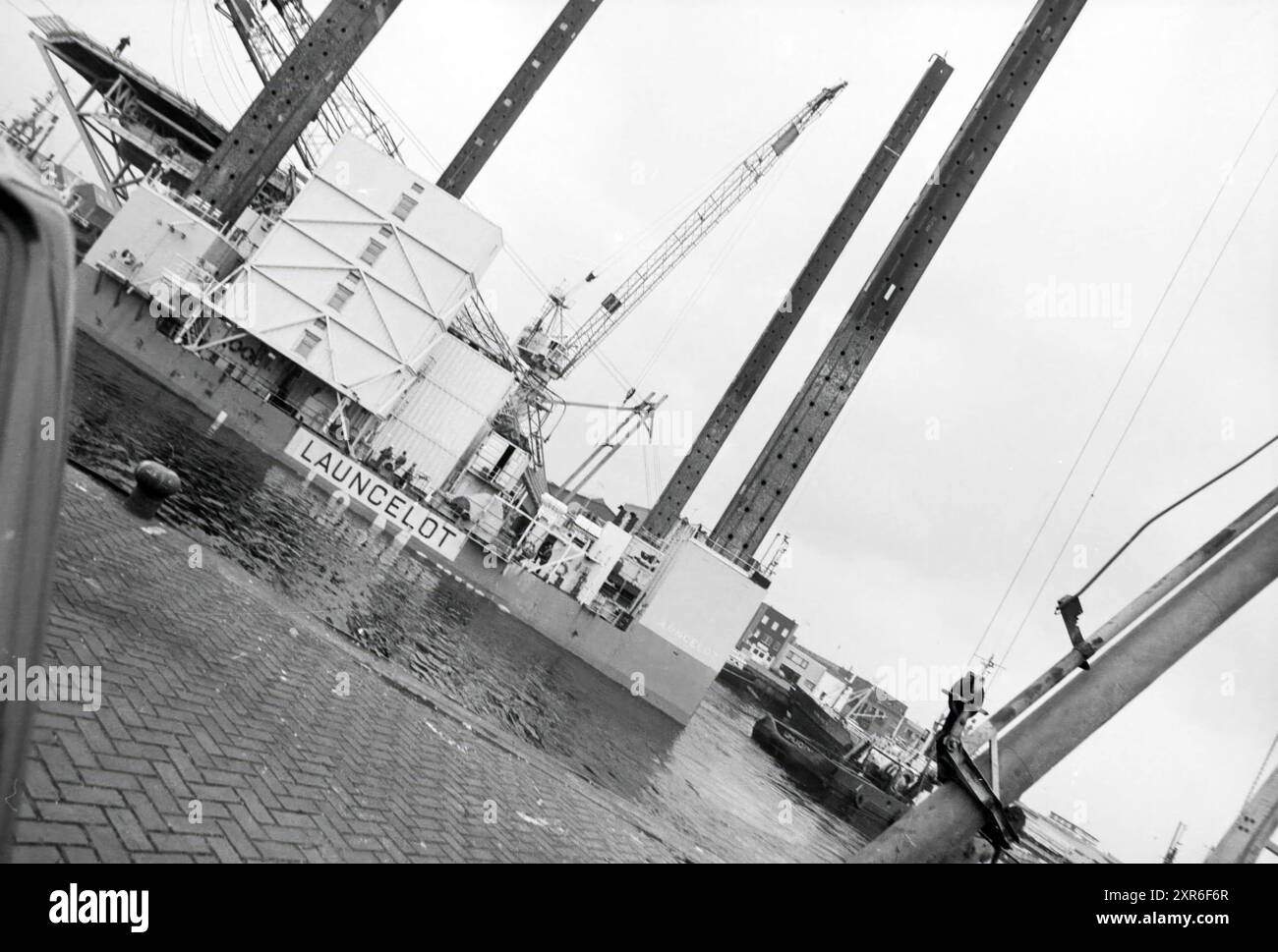 Drilling platform lancelot departure hi-res stock photography and ...