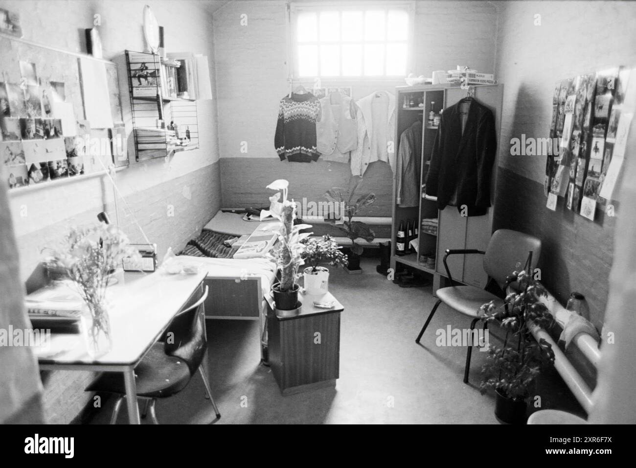 Interior of a full cell in House of Detention II, Prison, 08-04-1982 ...