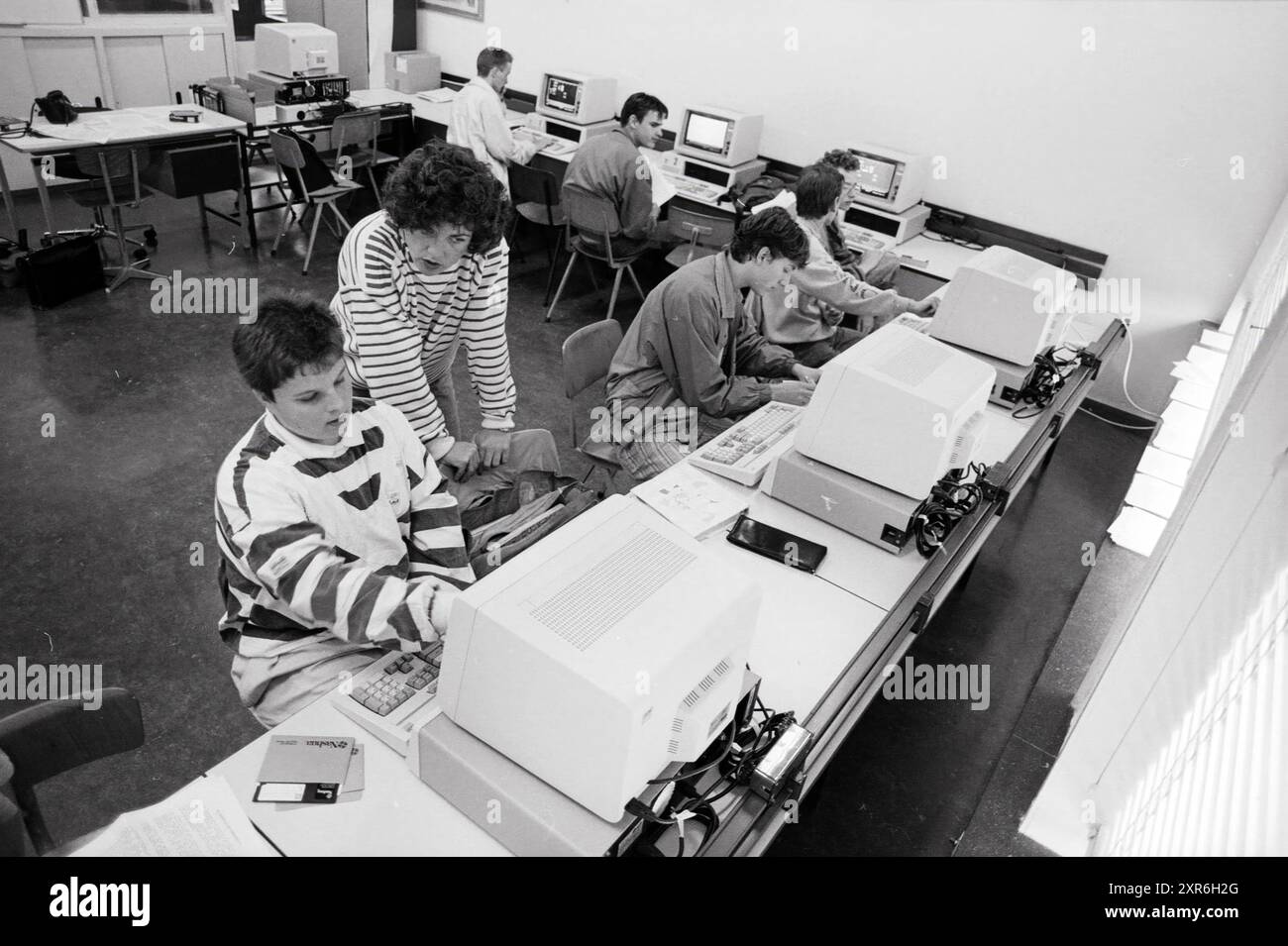 Computer lessons at Sancta Maria, Computers, 10-06-1988, Whizgle Dutch ...