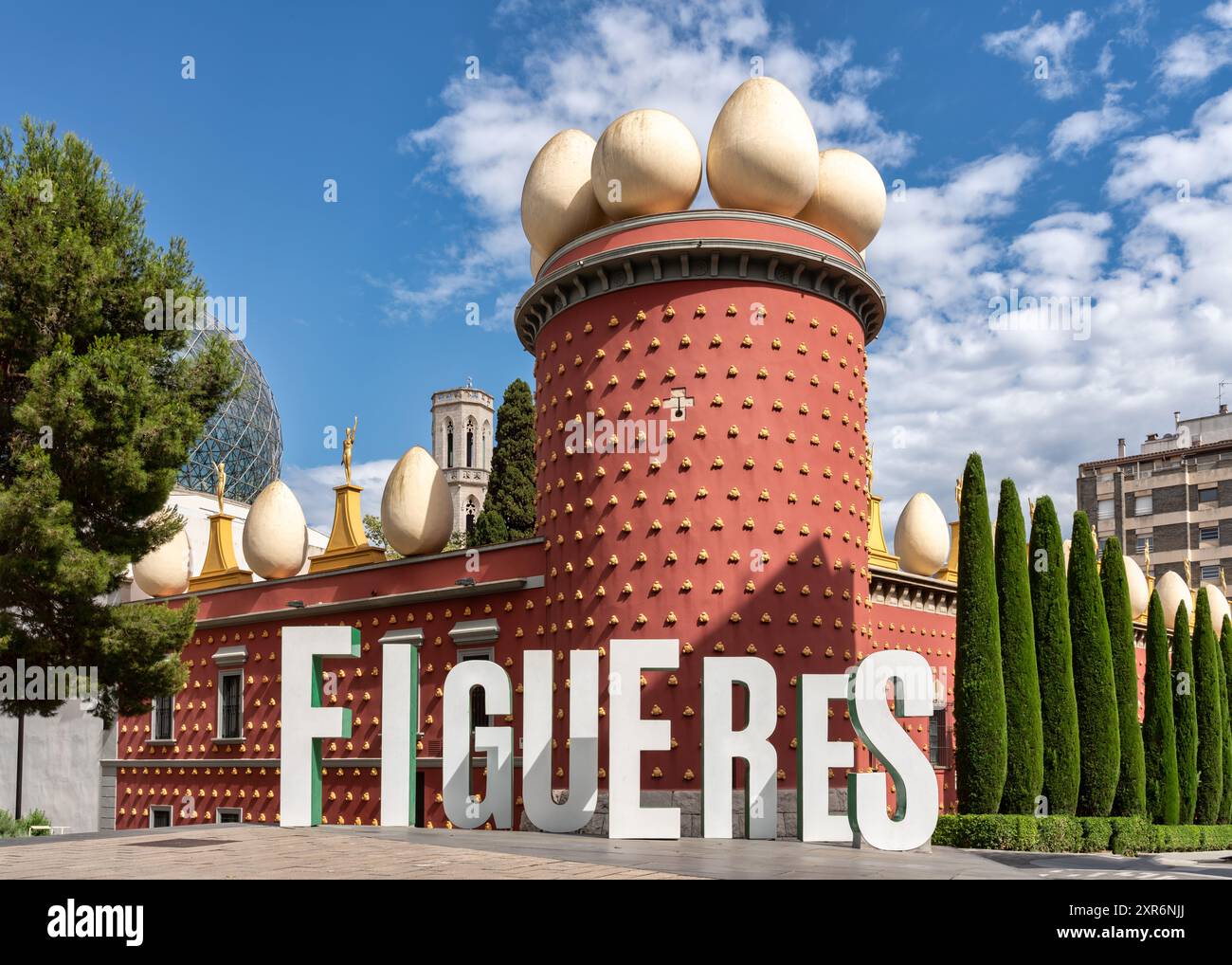 Facade of the Salvador Dalí Theatre and Museum in Figueres, Catalonia ...