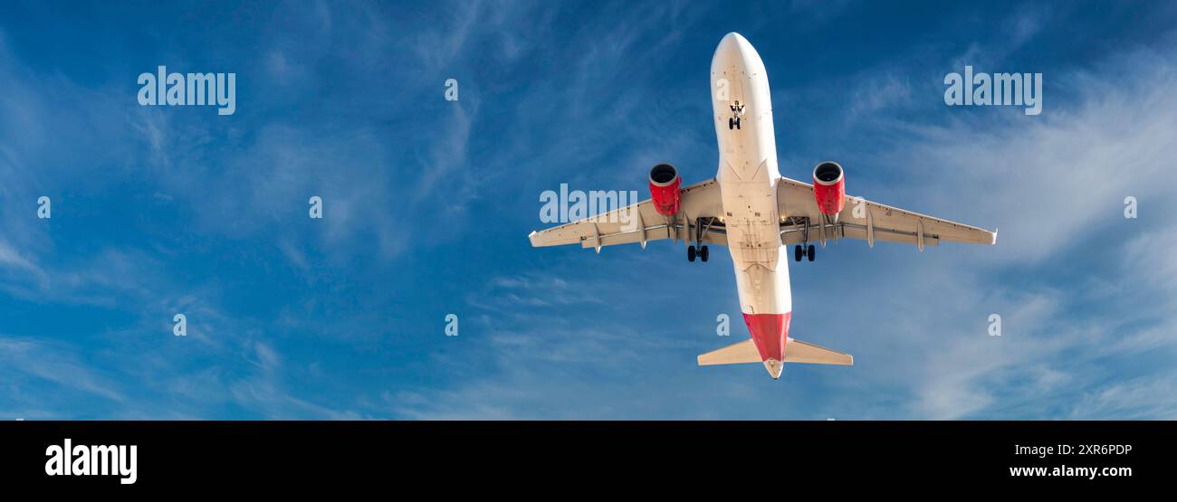 Aeroplane journey hi-res stock photography and images - Alamy