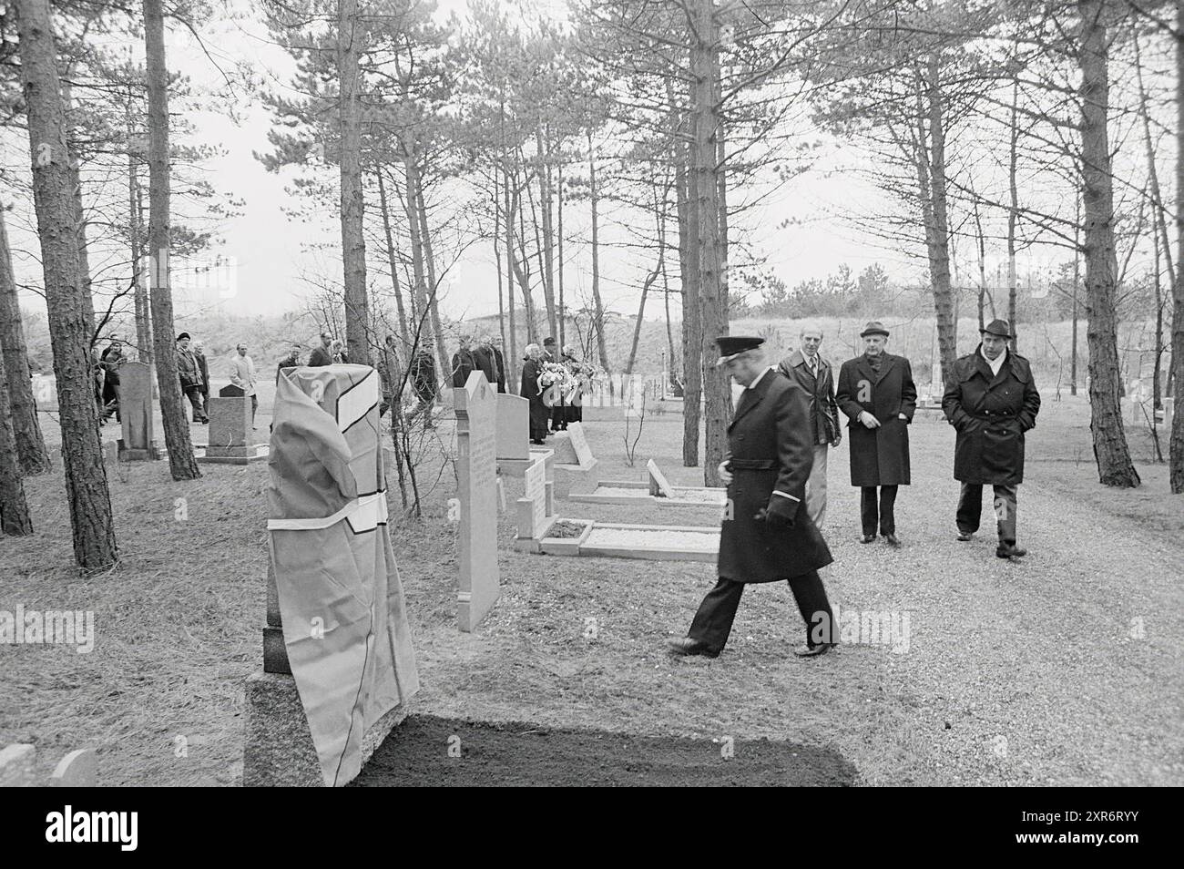 Unveiling memorial stone jan broer hi-res stock photography and images ...