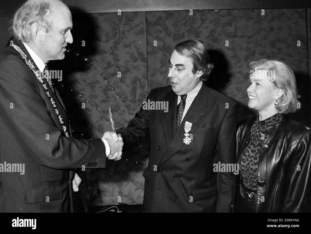 Mayor Jaap Pop gives the option. award to Mr Testa of the Chamber of ...