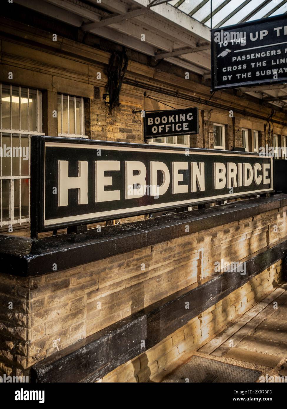 Office signage hi-res stock photography and images - Alamy