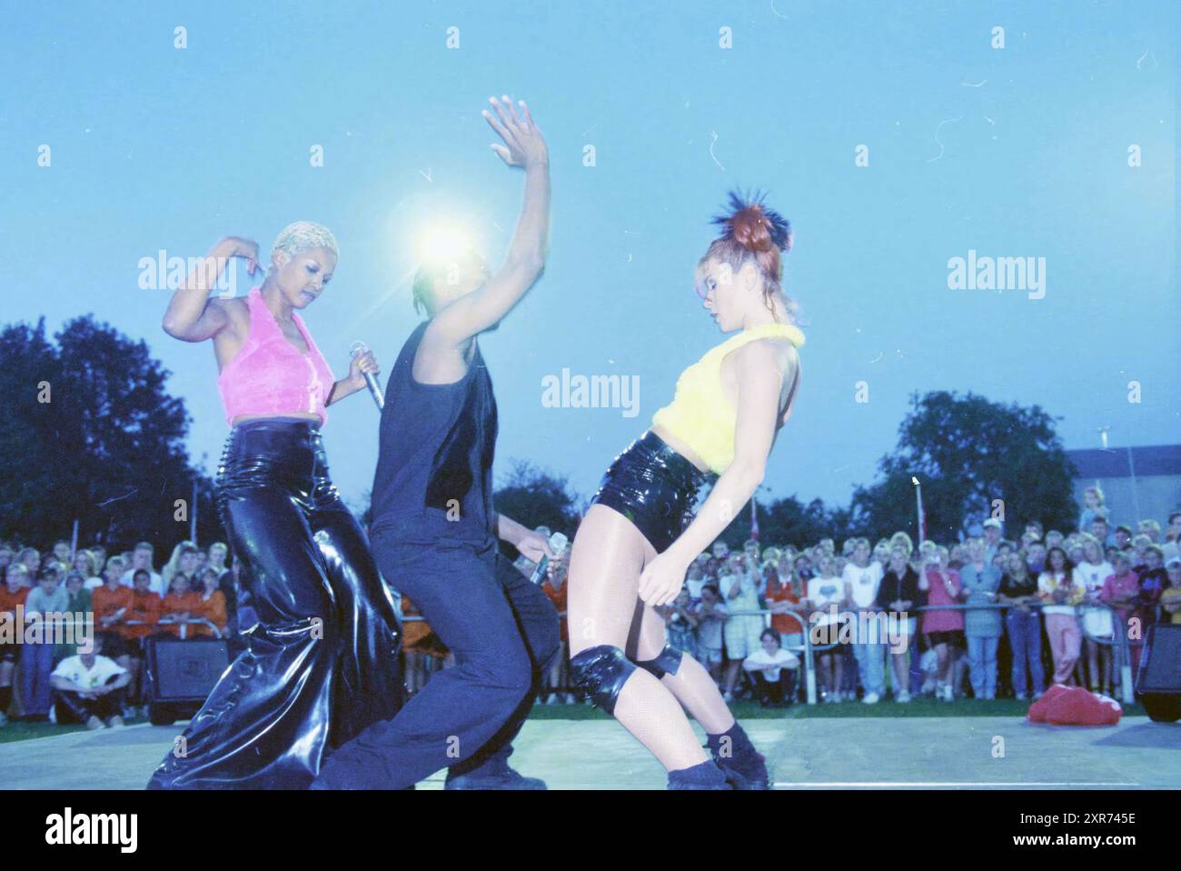 Opening coca cola cup hi-res stock photography and images - Alamy