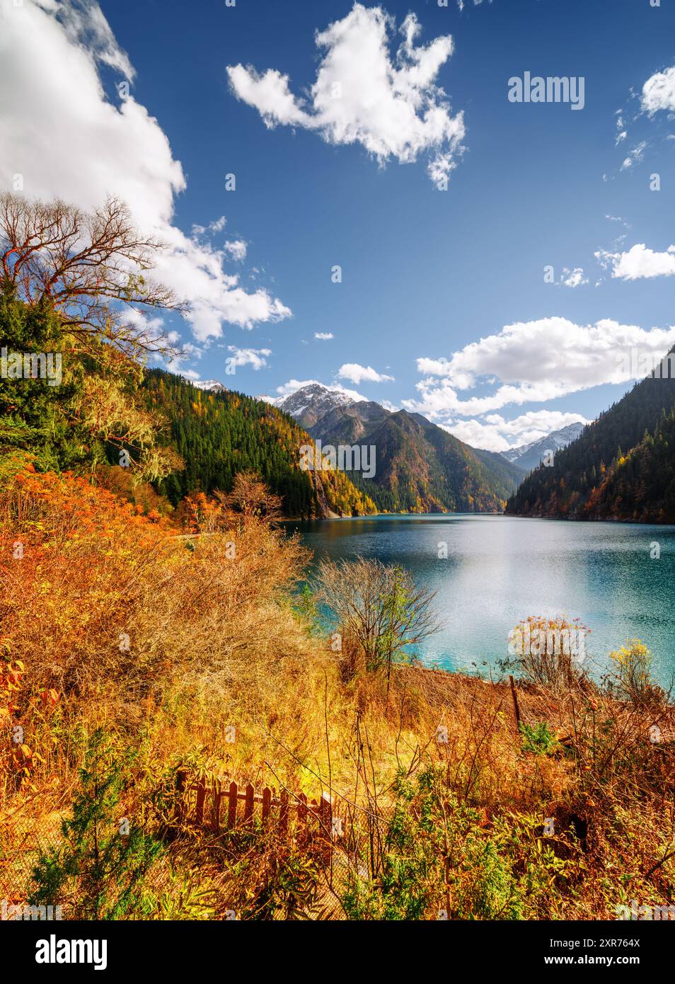 Long lake jiuzhaigou valley hi-res stock photography and images - Alamy