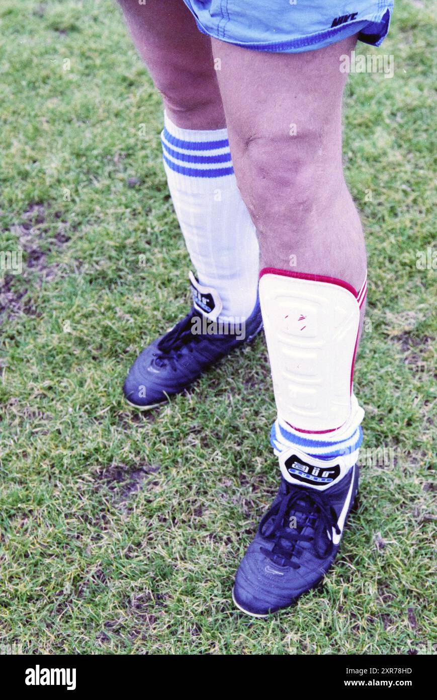 Shin guards, 18-01-2000, Whizgle Dutch News: Historic Images Tailored ...