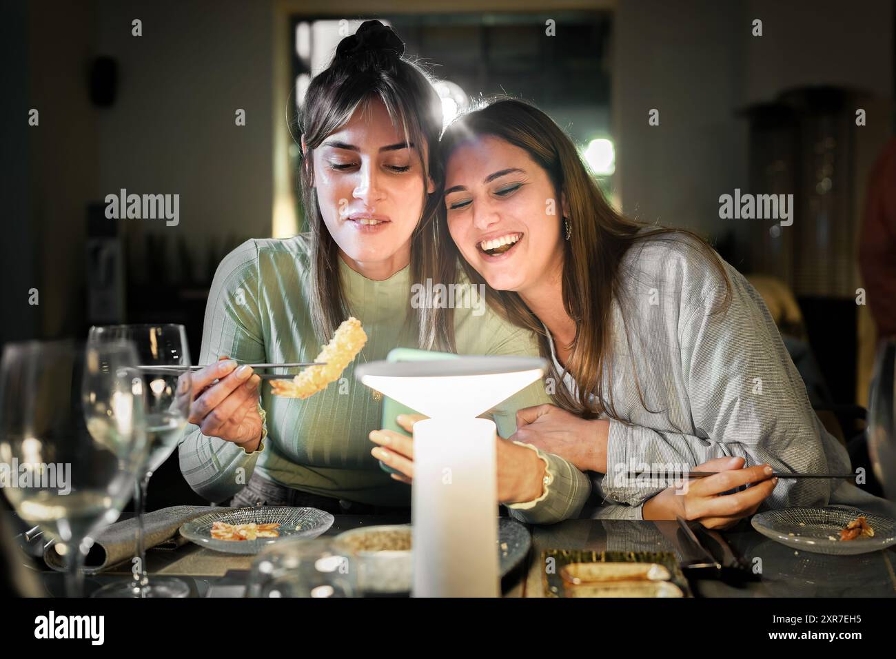 Bestfriends dinner hi-res stock photography and images - Alamy