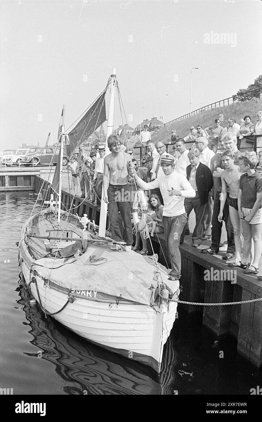 England sailors with rowing boat, Miscellaneous, Ships, 14-06-1969 ...