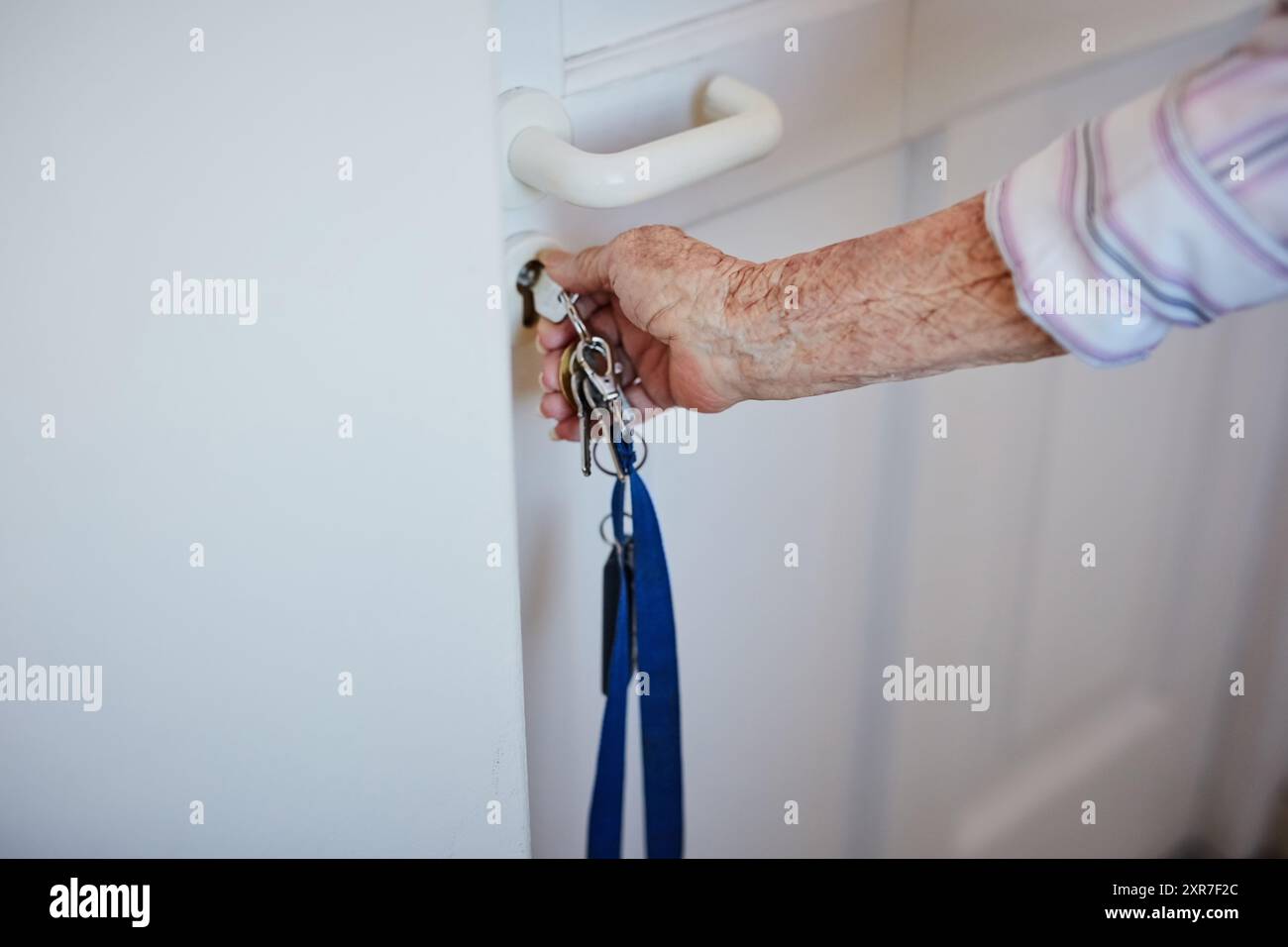 Elderly hands keys house hi-res stock photography and images - Alamy