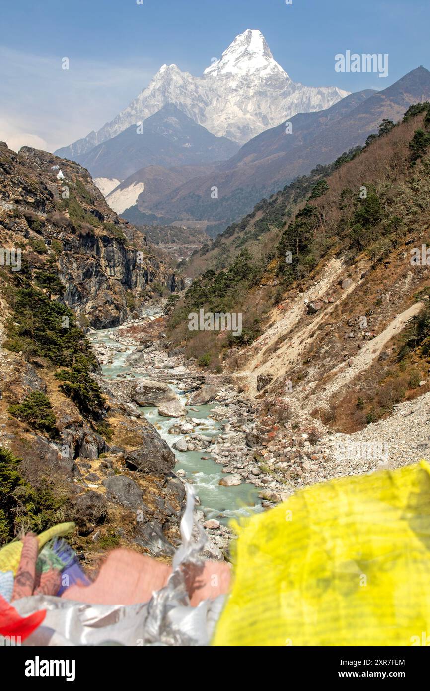 Prayer flags sagarmatha national hi-res stock photography and images ...