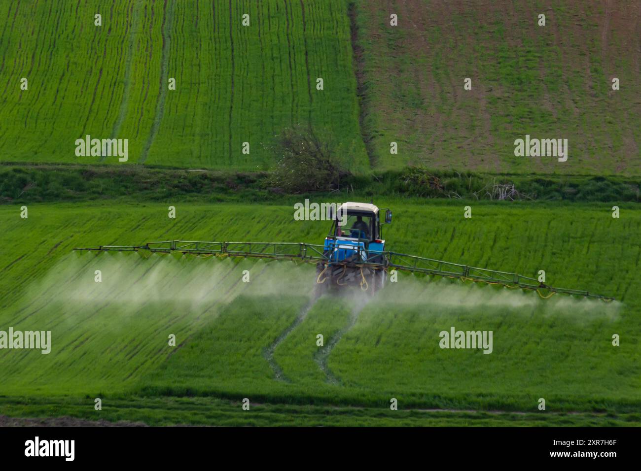 Crop spraying tractor hi-res stock photography and images - Alamy
