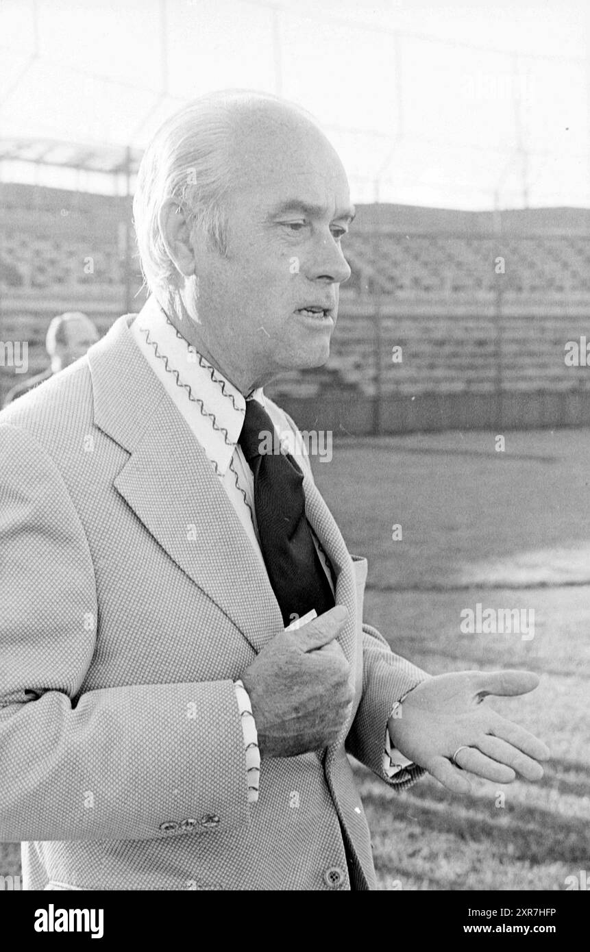 Baseball coach, Baseball, 10-11-1971, Whizgle Dutch News: Historic ...