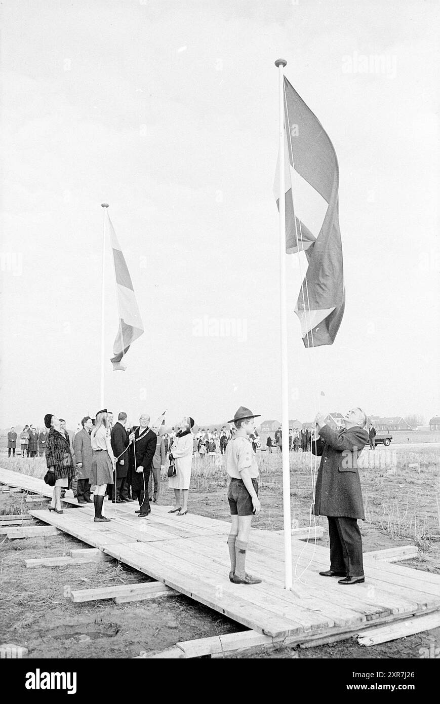 Flag hoisting Lisse swimming pool, Flags, 13-11-1967, Whizgle Dutch News: Historic Images ...