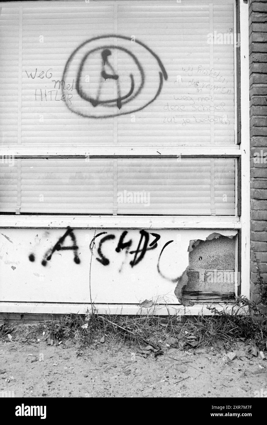 Destruction at the Morning Star, school, Destruction, 26-10-1982 ...