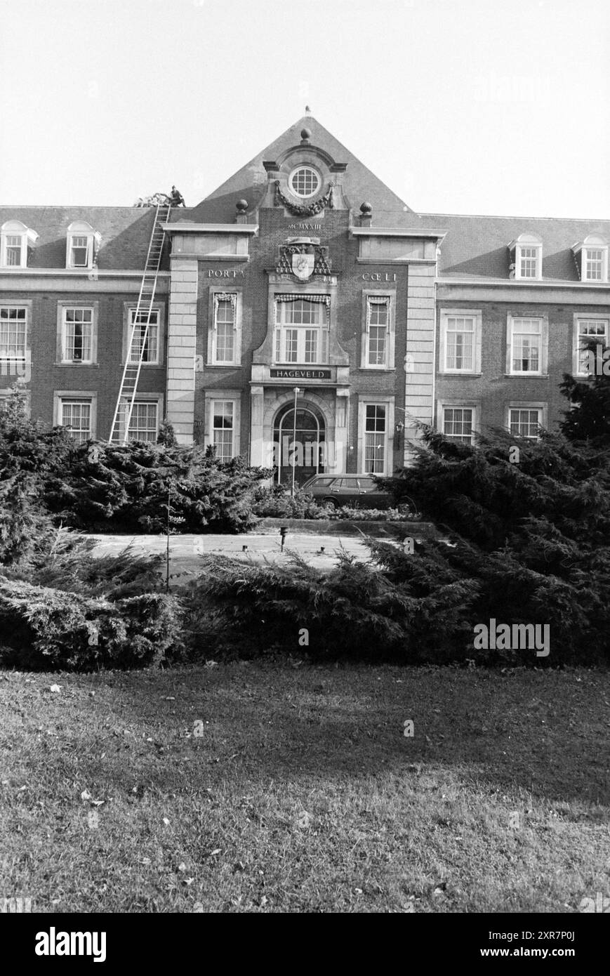 Exterior college Hageveld Heemstede, driveway, Heemstede, The ...