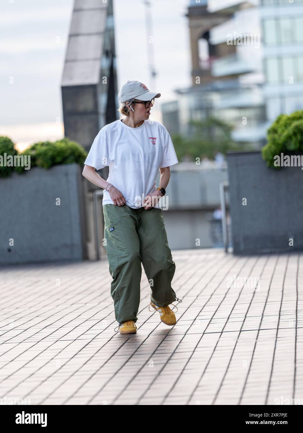 Mobile phone filming tiktok hi-res stock photography and images - Alamy