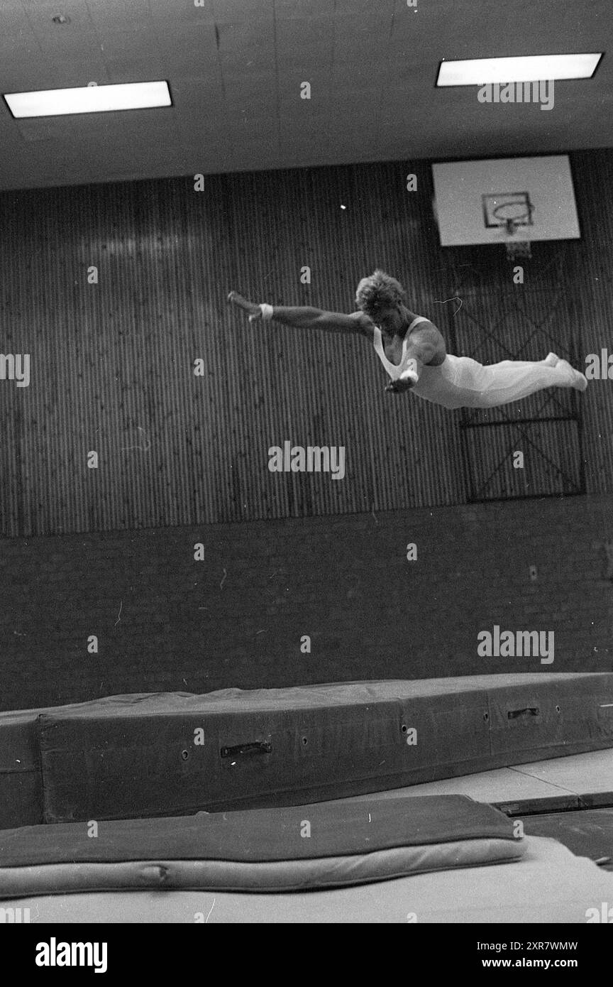 Mens gymnastics historic hi-res stock photography and images - Alamy