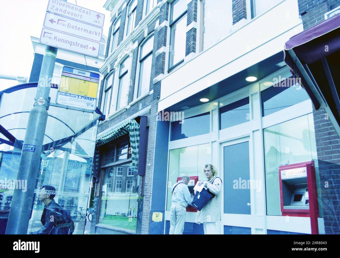 News payment hi-res stock photography and images - Alamy