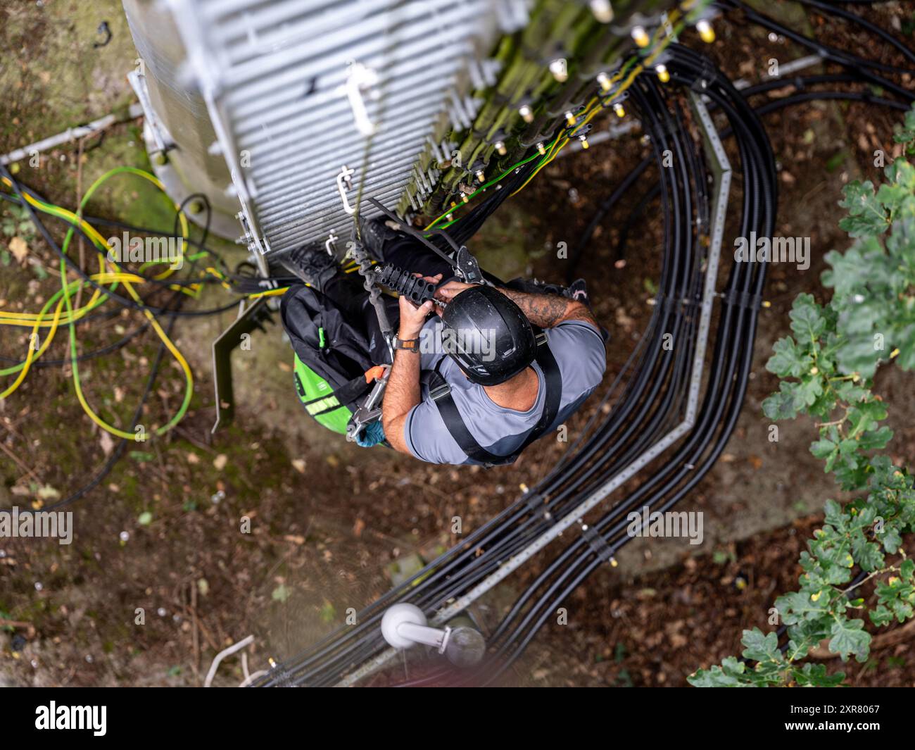 Cell tower cables hi-res stock photography and images - Alamy