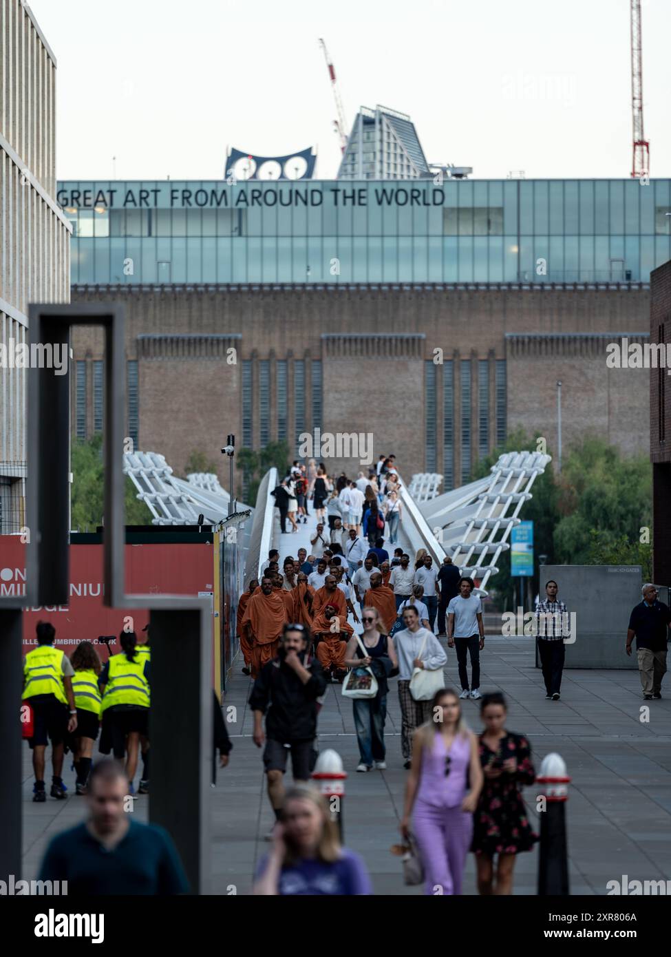 Diverse crowd walking near modern art museum london england Stock Photo ...