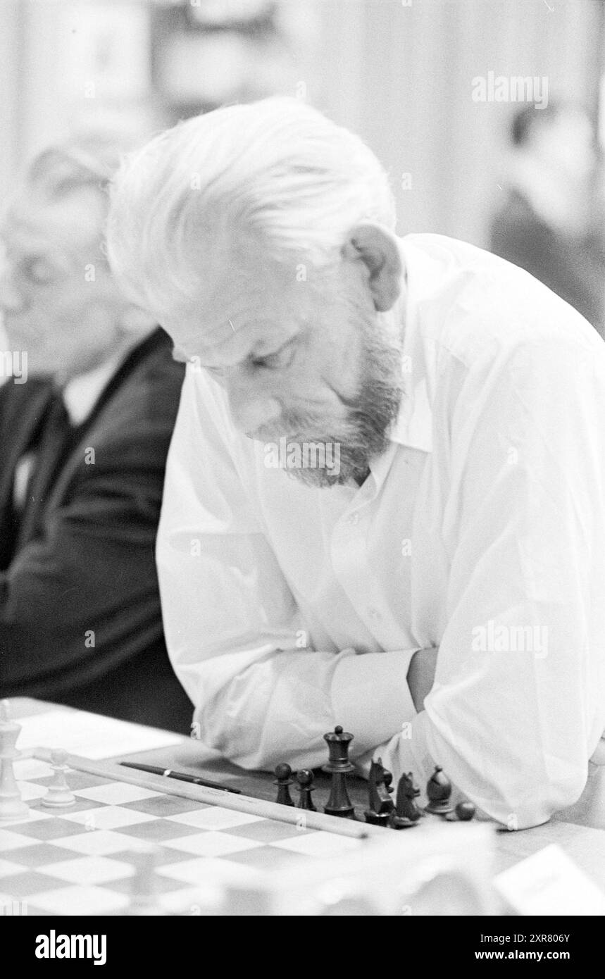 Chess player in Hoogovens Chess Tournament 1967, Beverwijk, Beverwijk ...