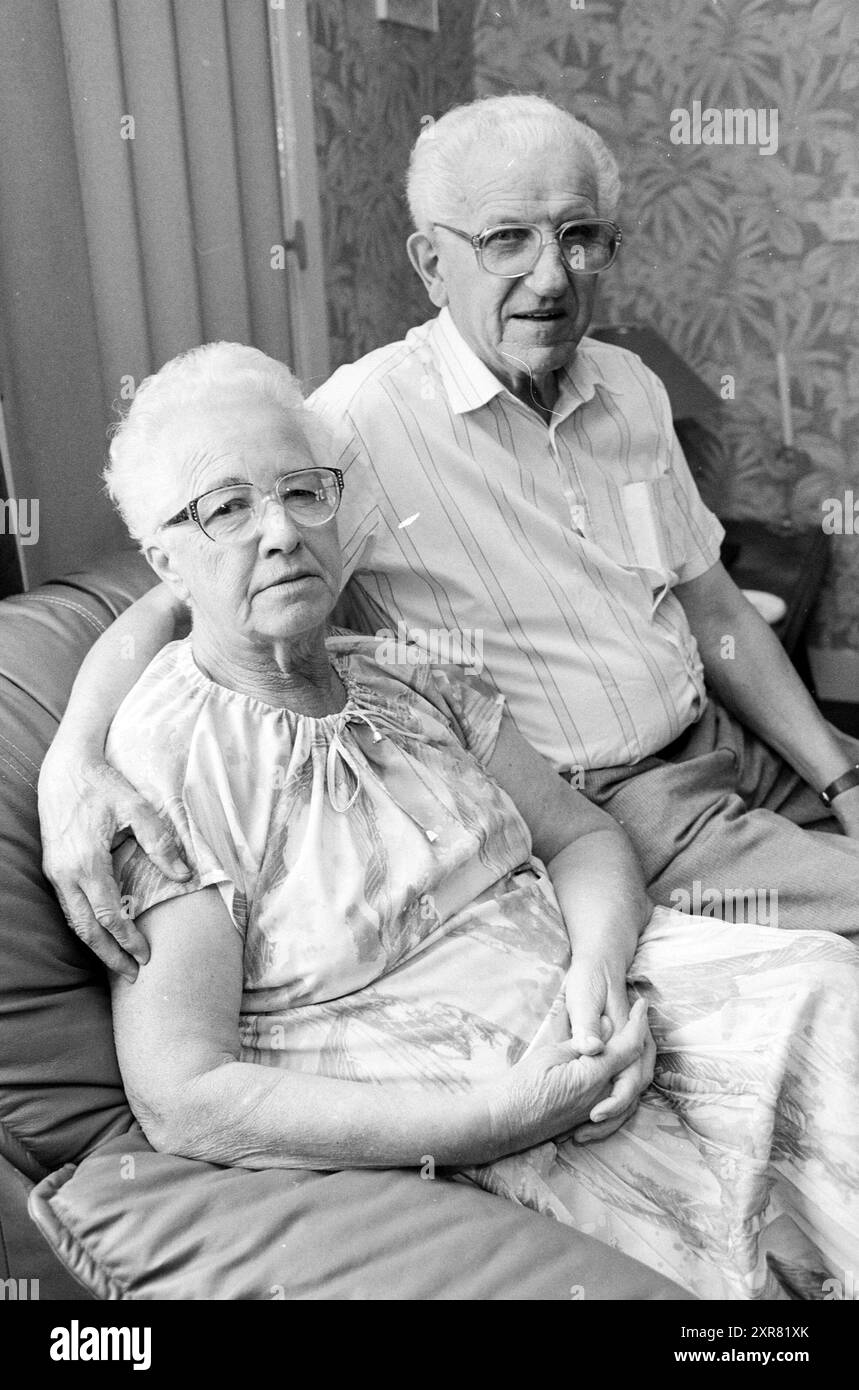 Bridal couple geeris family hi-res stock photography and images - Alamy