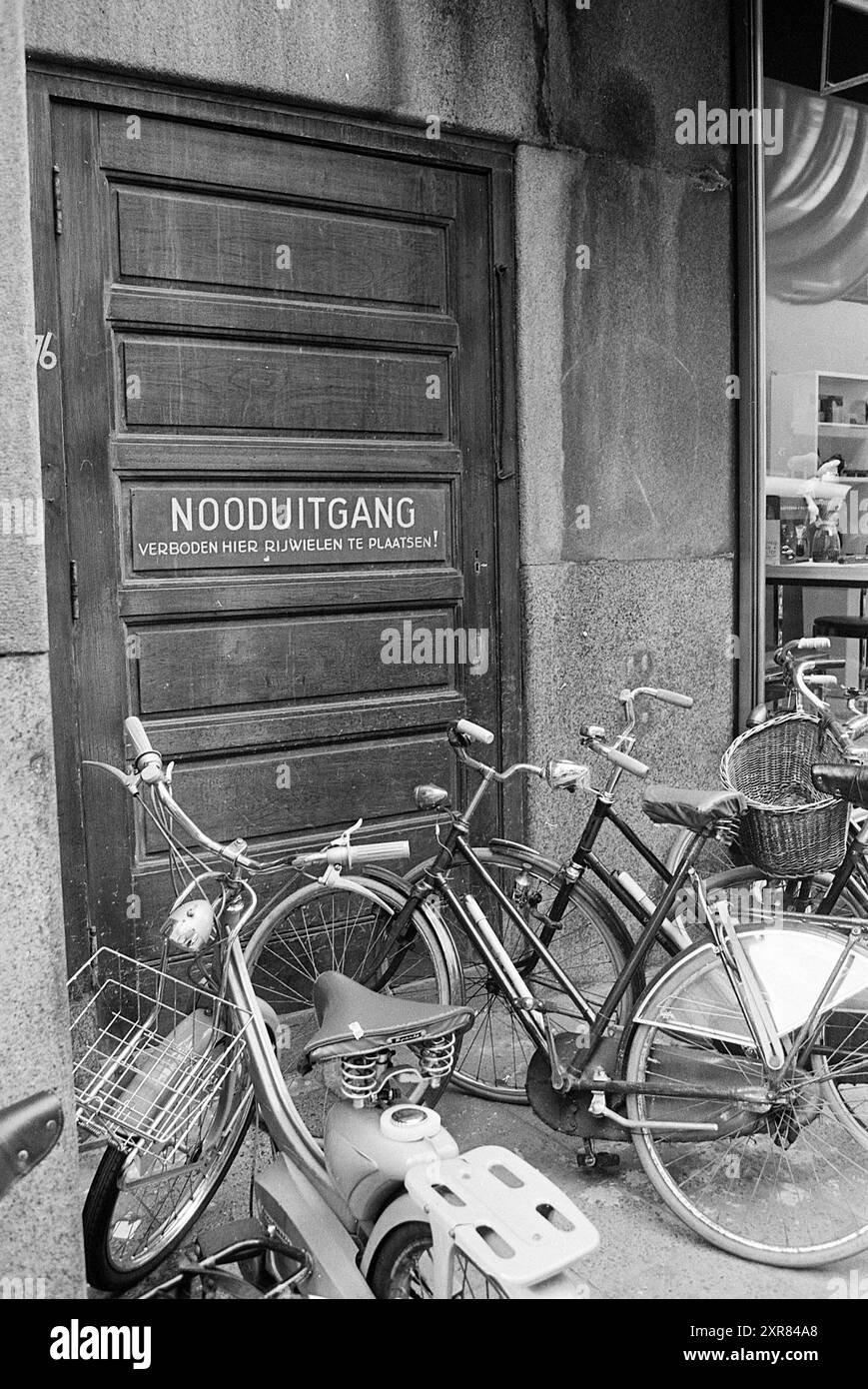 Emergency exit v hi-res stock photography and images - Alamy