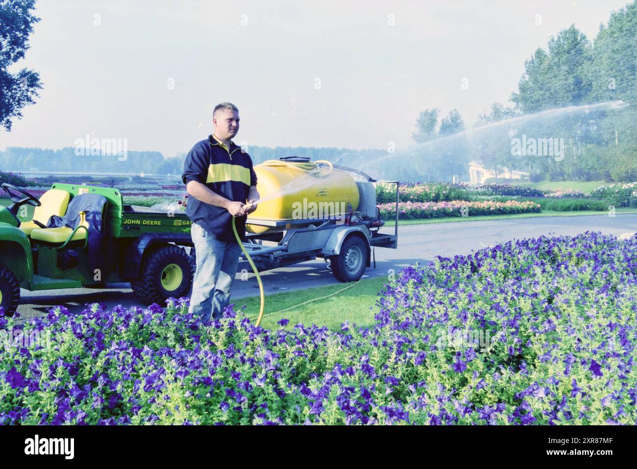 Spray Floriade, Vijfhuizen, 15-08-2002, Whizgle Dutch News: Historic ...