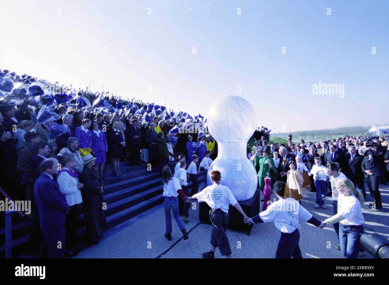 Her Majesty Queen Beatrix opens the Floriade, Vijfhuizen, 04-04-2002 ...