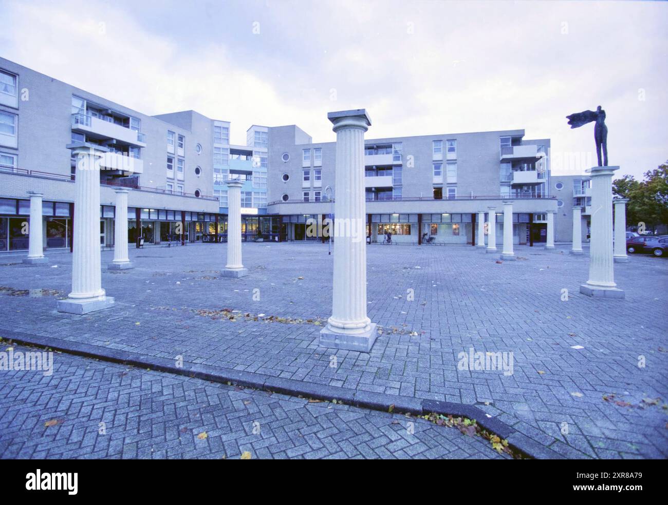 Exterior shopping center paradijs hi-res stock photography and images ...