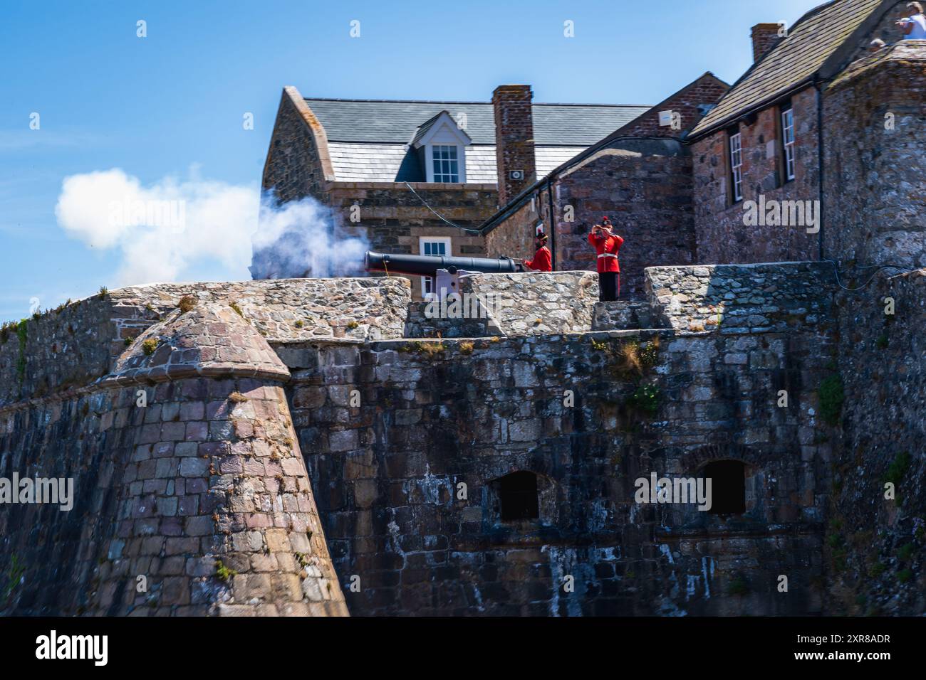 Daily firing of traditional canon at castle Cornet, St Peter Port in ...