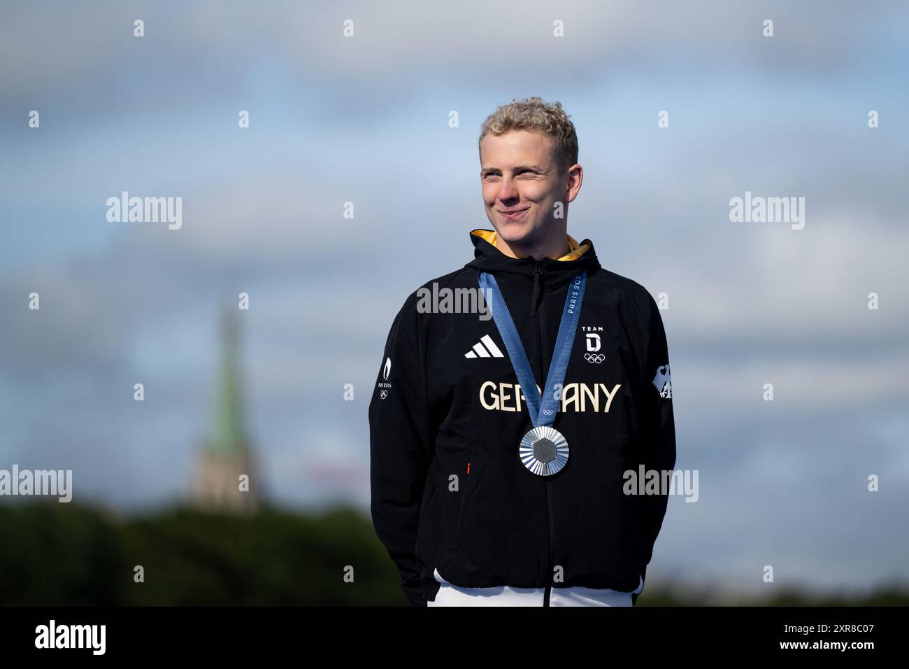 KLEMET Oliver (Deutschland) jubelt bei der Siegerehrung auf dem Podium ...