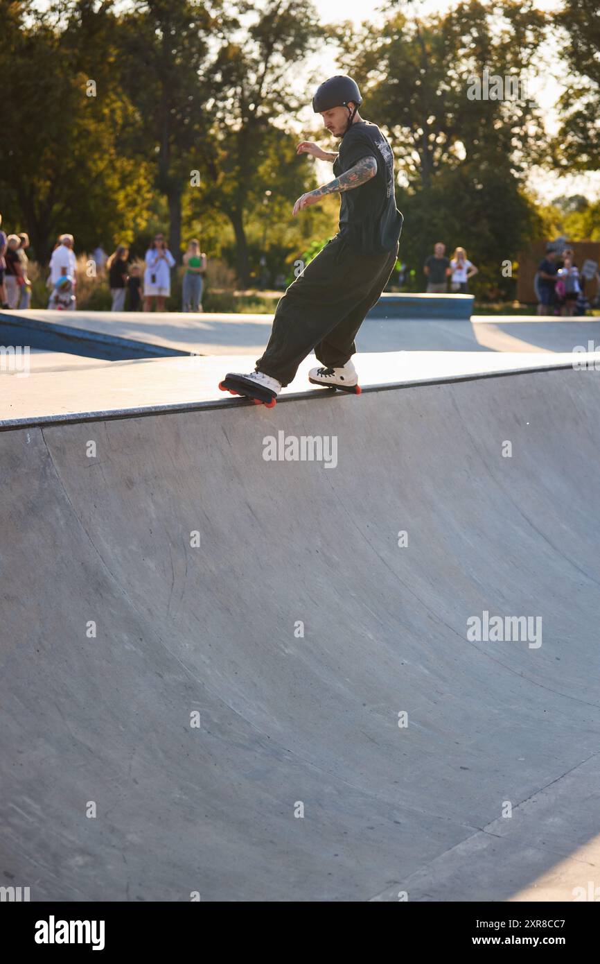 Inline skater grinding on a coping rail in a concrete skate pool at ...