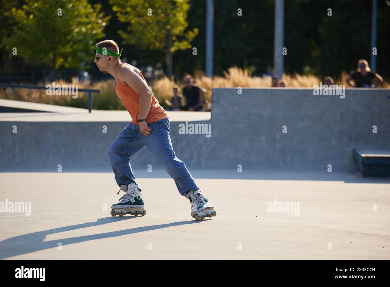 Roller blading bladers hi-res stock photography and images - Alamy