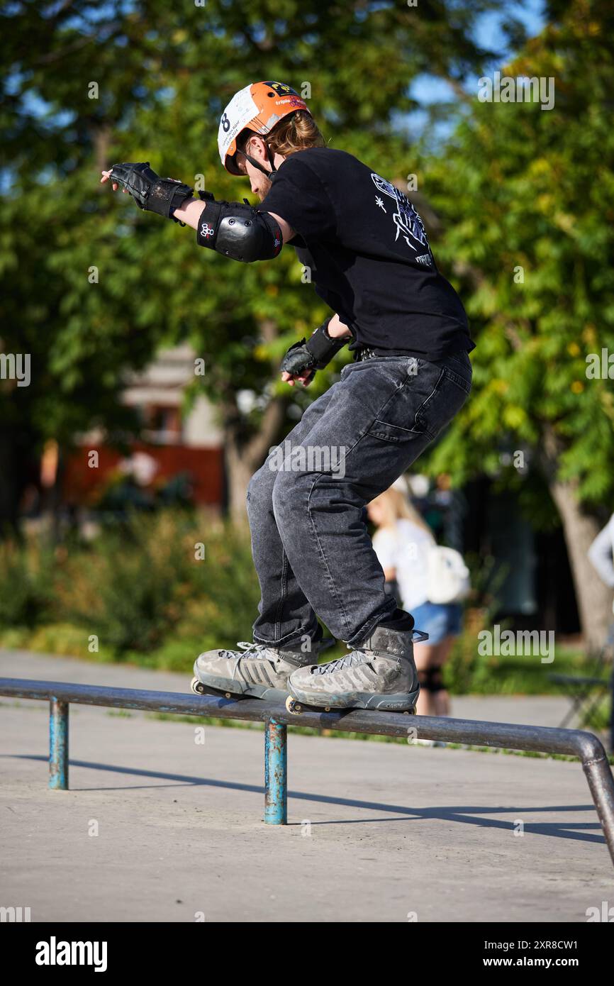 Shifty grind hi-res stock photography and images - Alamy