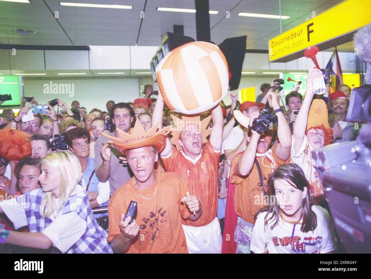 Arrival of the Dutch national team, Schiphol, Schiphol, 10-07-1994 ...