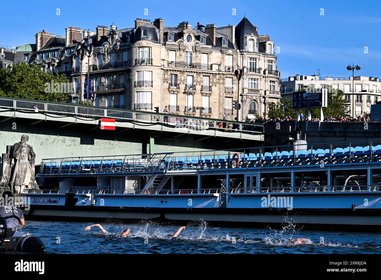 Paris, France. 09th Aug, 2024. Swimmers compete in the marathon ...