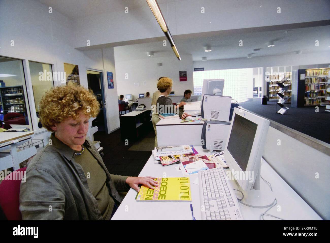 Library desk hlem university hi-res stock photography and images - Alamy