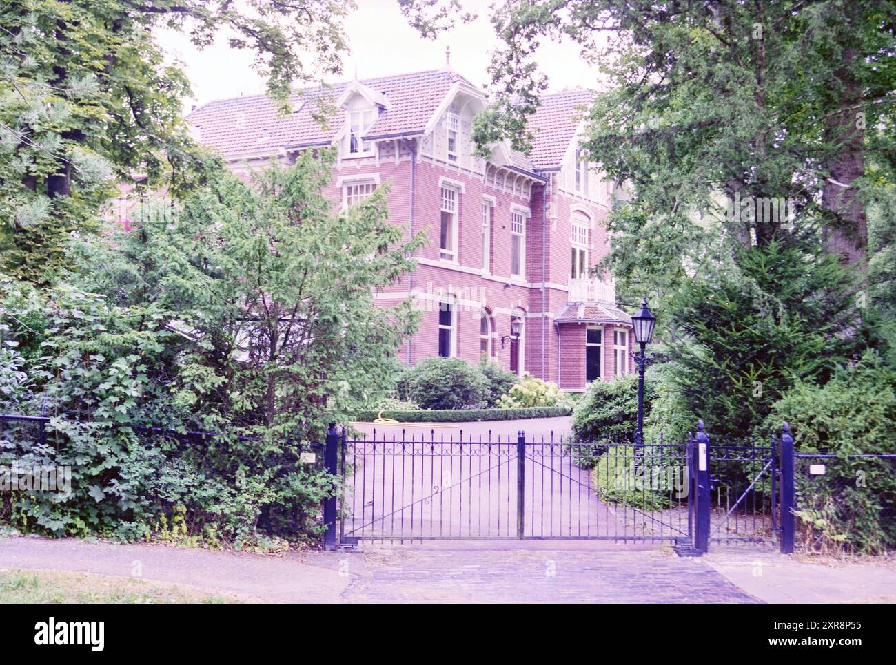 House Gatsonides, beginning Boekenroodeweg, Aerdenhout. Maus Gatsonides ...