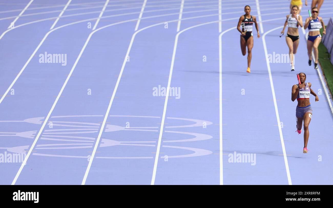 Paris, France. 9th Aug, 2024. Kaylyn Brown (front) of team USA competes ...