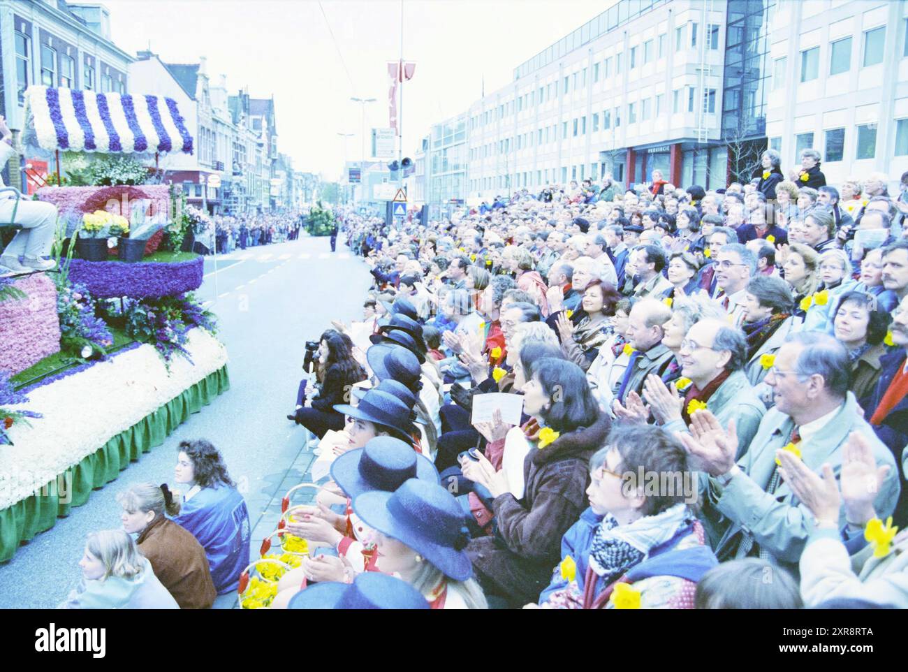 Flower parade, 21-04-1995, Whizgle Dutch News: Historic Images Tailored ...