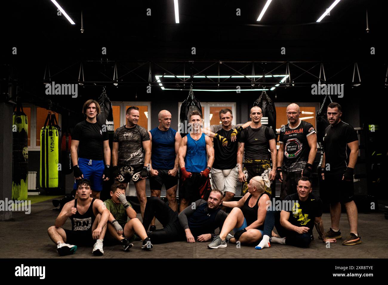 Boxing group hi-res stock photography and images - Alamy