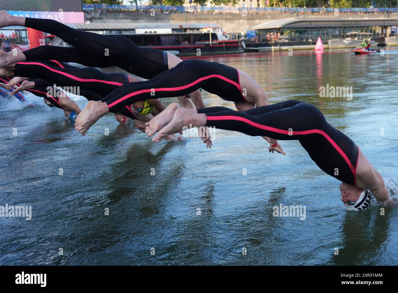 Paris marathon start hi-res stock photography and images - Alamy